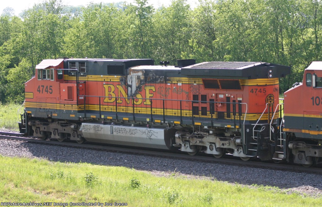 BNSF 4745